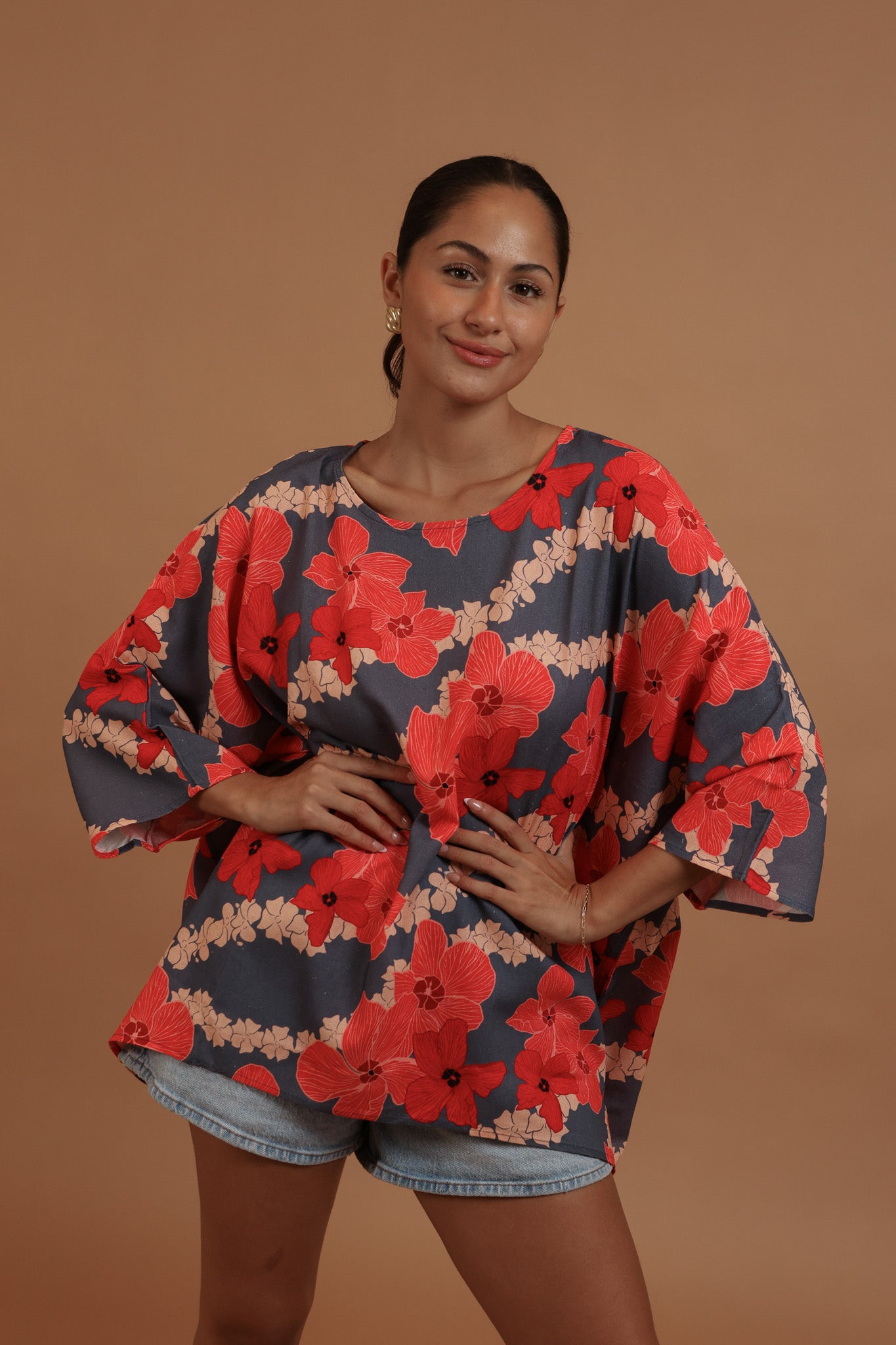 Makuahine Blouse | Pua Kala Lei Navy – LexBreezy Hawaii